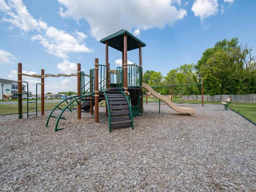 9314 Sue Way, Indianapolis, IN 46239 | MLS 22072861 | Listing ...