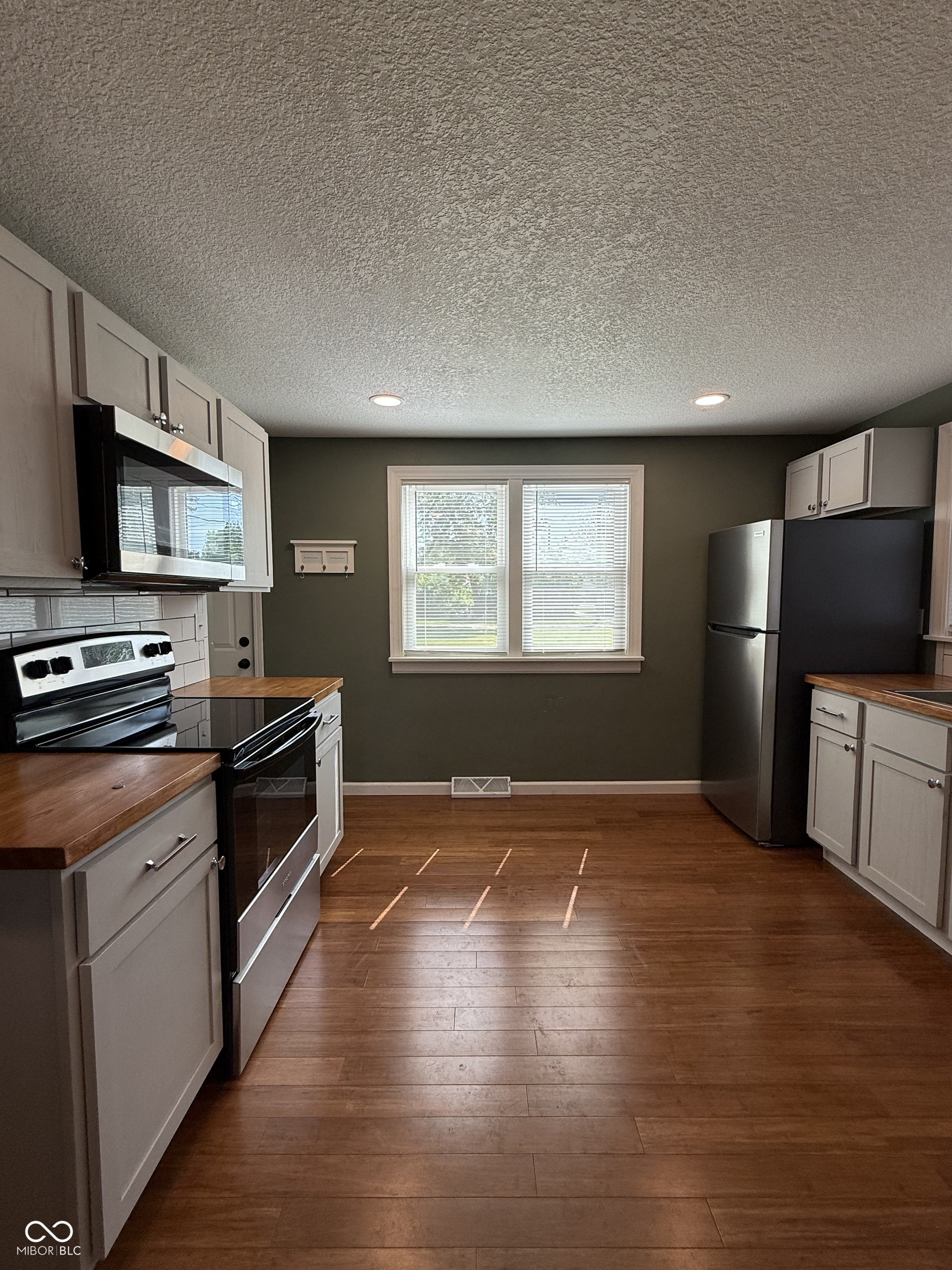 216 N SHERMAN ST, WARSAW, IN 46580 | REMAX
