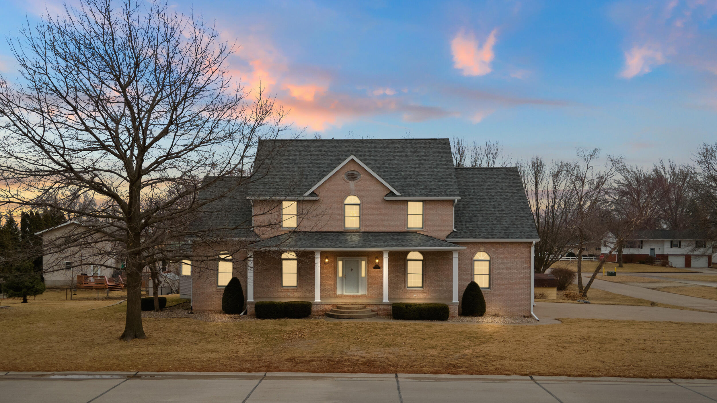 106 Lofgren Dr, Mediapolis IA Real Estate Listing | exitrealty.com®