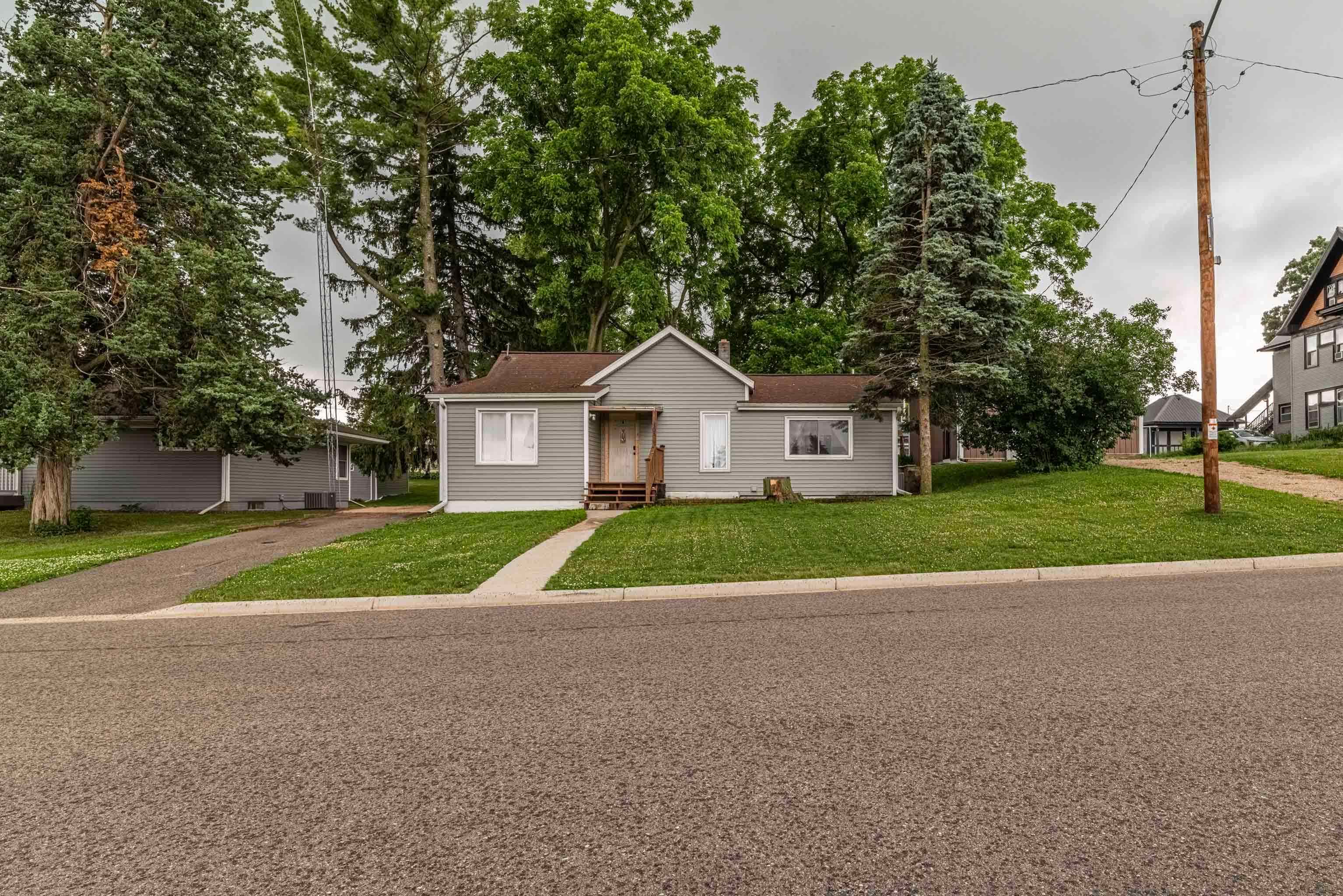 303 W Center Street, South Wayne WI Real Estate Listing | exitrealty.com®