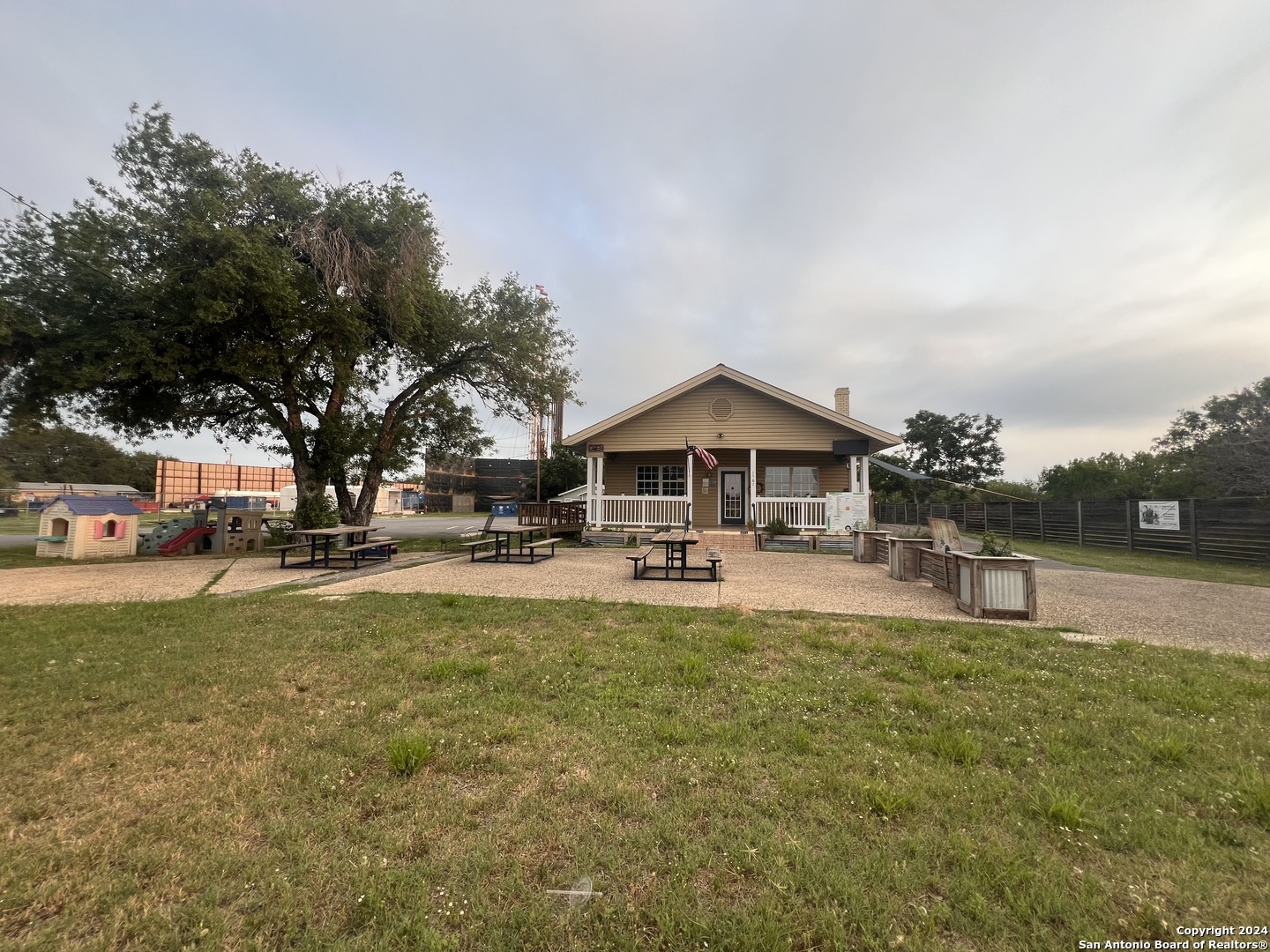 View Property 1507 GOODWIN ST, Pleasanton, TX 78064 | Dowdy Real Estate ...