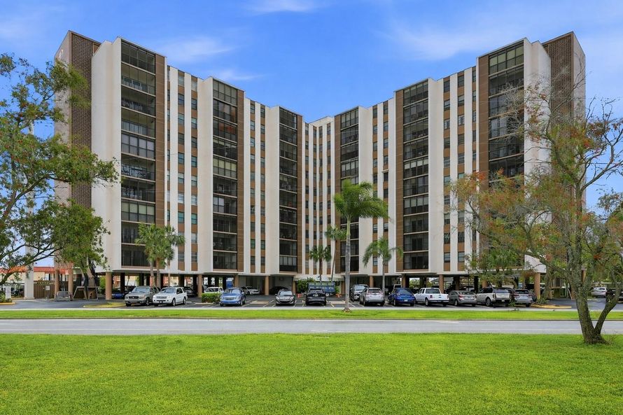 10355 Paradise Blvd Apt 608, Treasure Island, FL 33706 for sale - Stessa