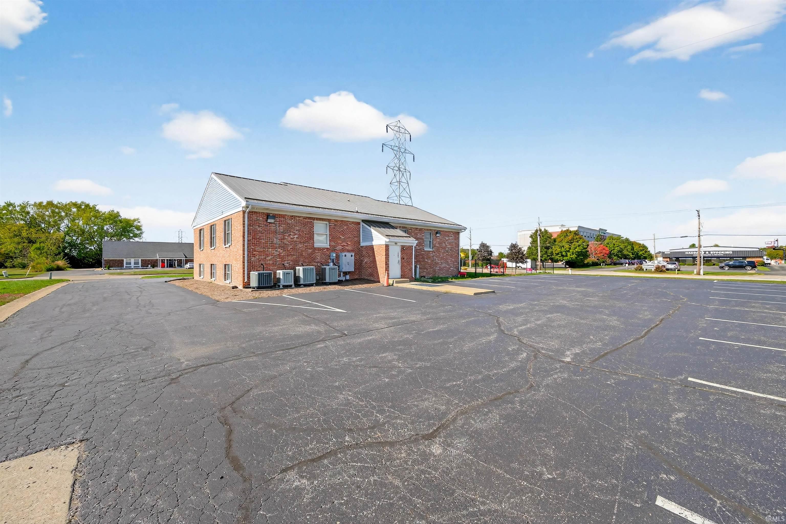 4521 Independence Square, Indianapolis, IN 46203 | MLS 202542399 ...