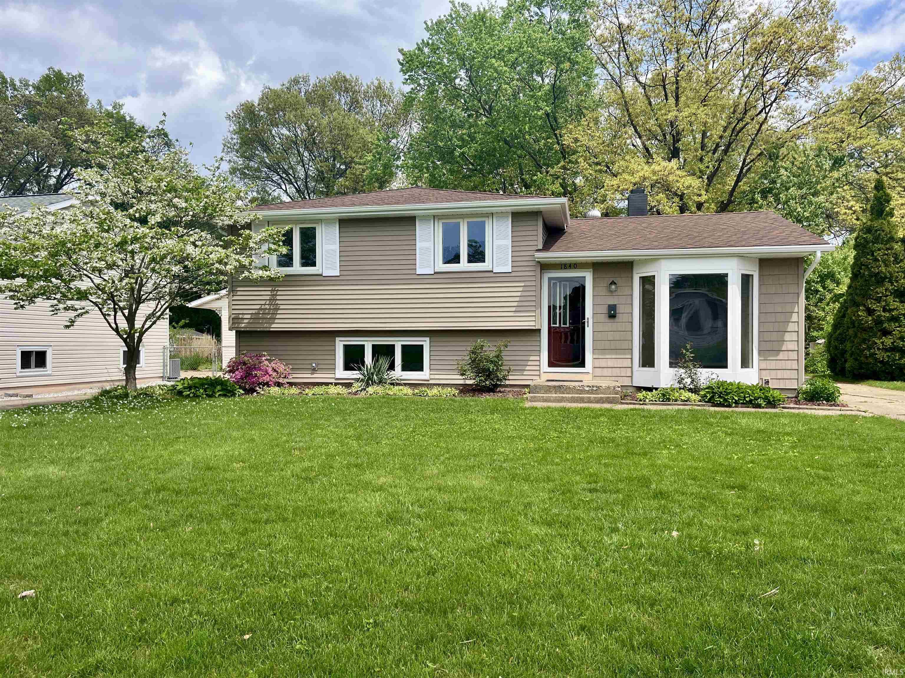 1840 Winston Drive, South Bend, IN 46635 | MLS 202517930 | Listing ...