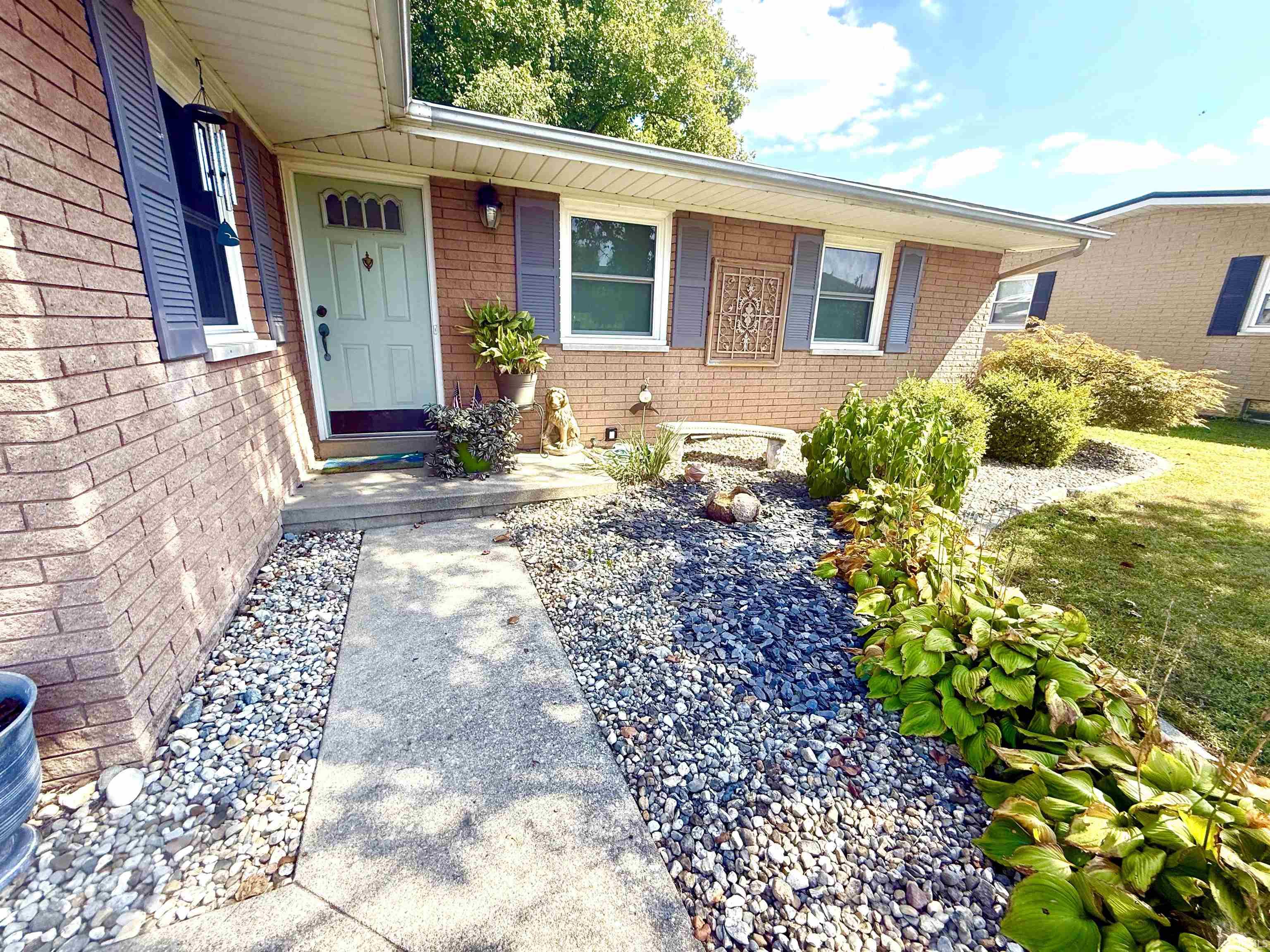 2810 Leslie Drive, Jasper, IN 47546 | MLS 202537816 | Listing ...