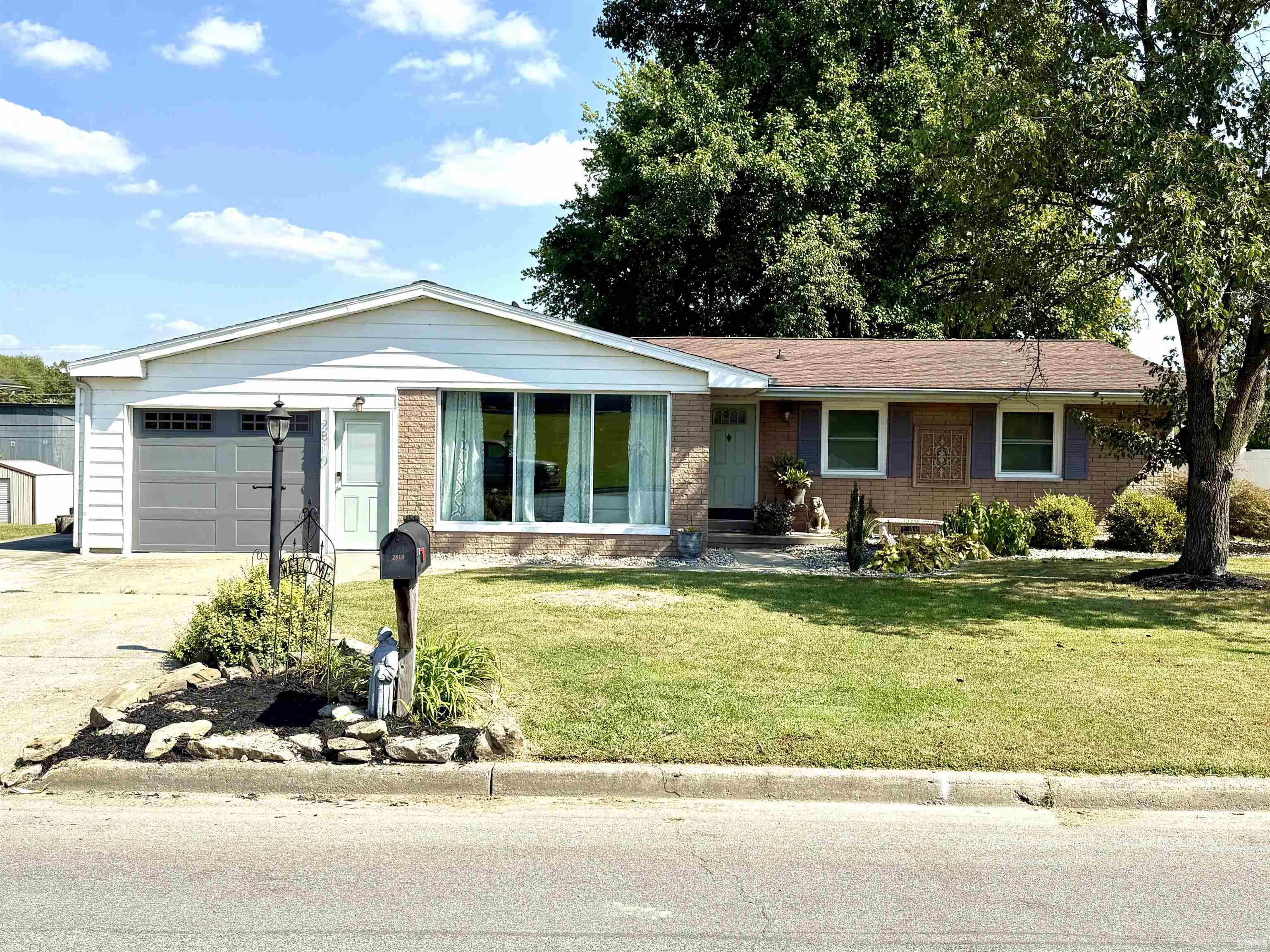 2810 Leslie Drive, Jasper, IN 47546 | MLS 202537816 | Listing ...
