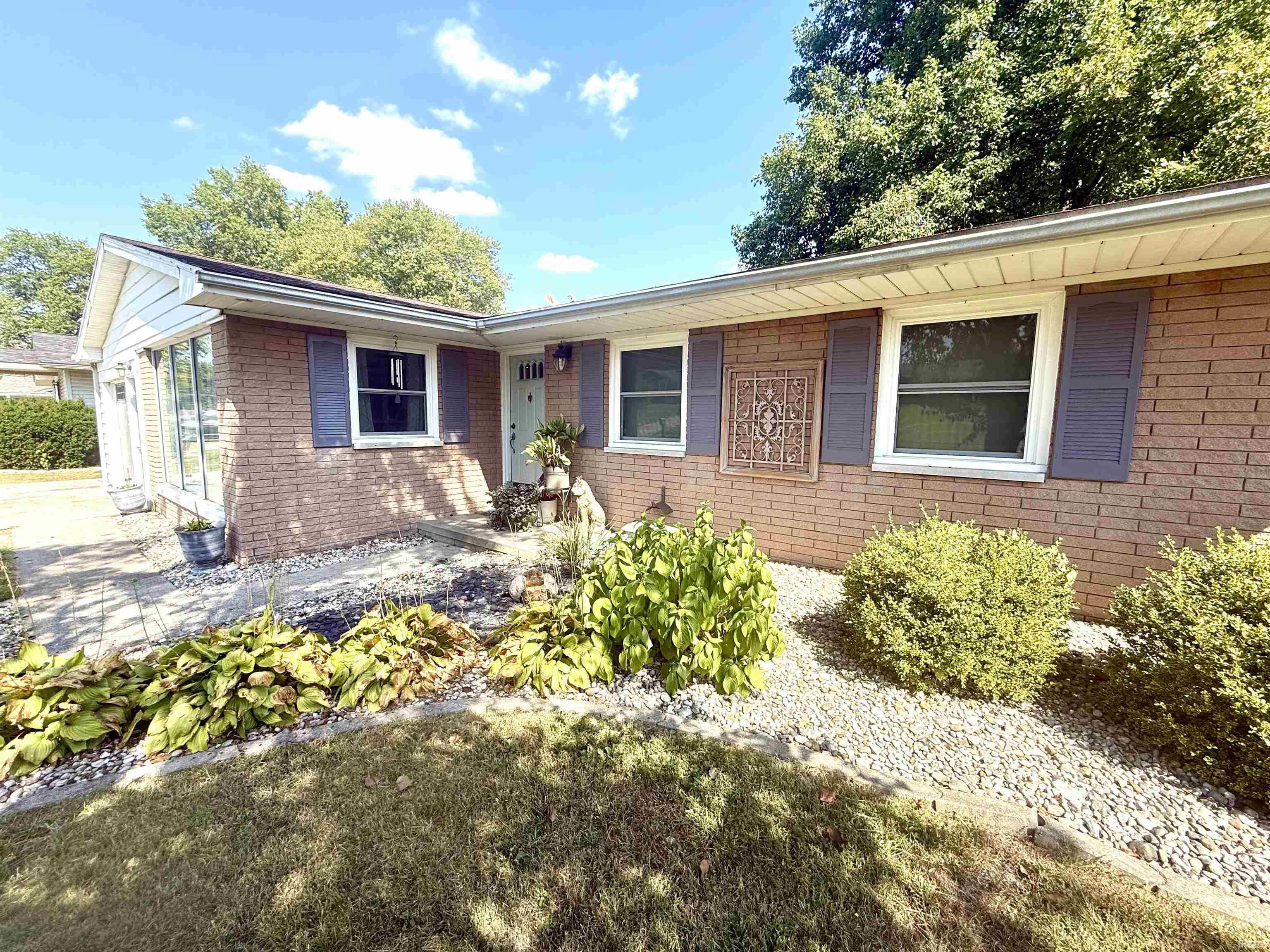 2810 Leslie Drive, Jasper, IN 47546 | MLS 202537816 | Listing ...