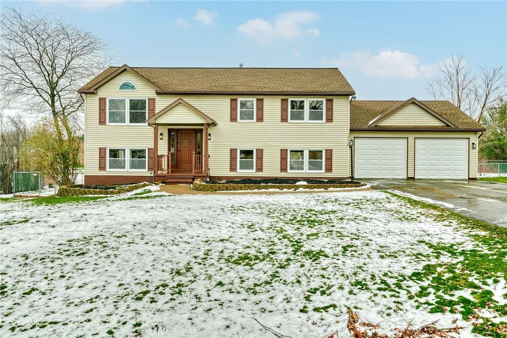 7776 Roder Parkway, Ontario, NY 14519, MLS #R1517928 - Howard Hanna