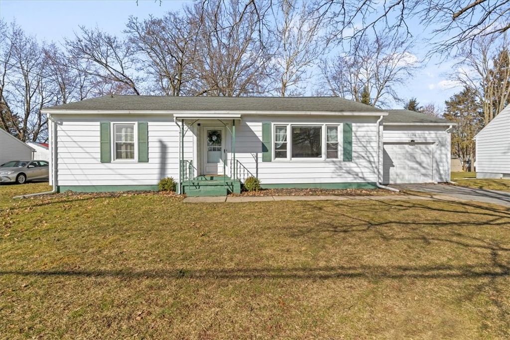 1347 Summit Drive, Newark, NY 14513, MLS #R1460279 - Howard Hanna