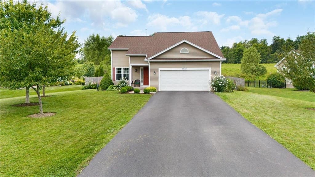 3833 Teresa Drive, Walworth, NY 14568, MLS #R1556118 - Howard Hanna
