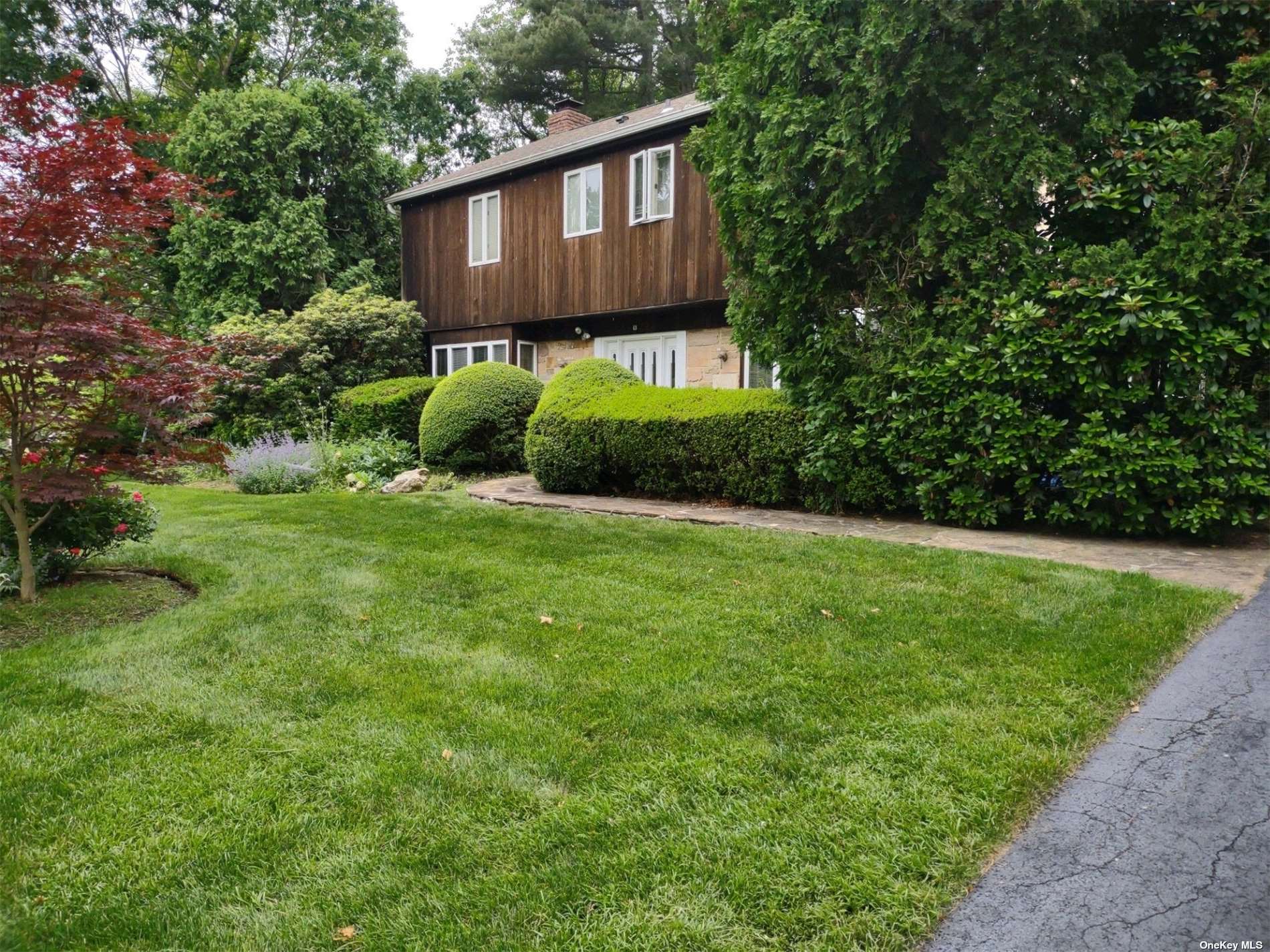 View Real Estate at: 4 Skylark Lane, Stony Brook, NY 11790 - Unreal Estate