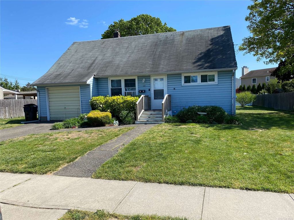 22 Roderick Road, West Islip, NY 11795, MLS #3478851 - Howard Hanna