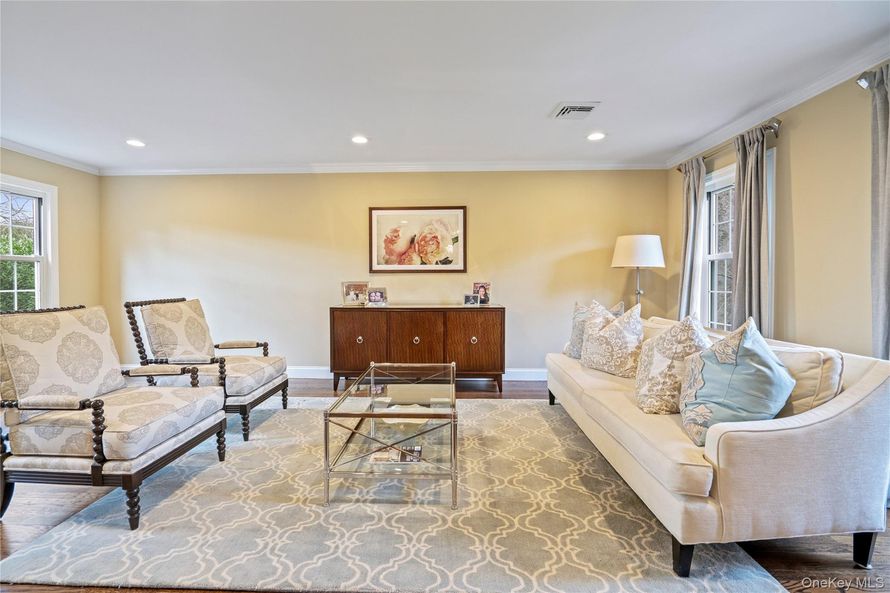 172 Burtis Ln, Syosset, NY 11791 for sale - Stessa