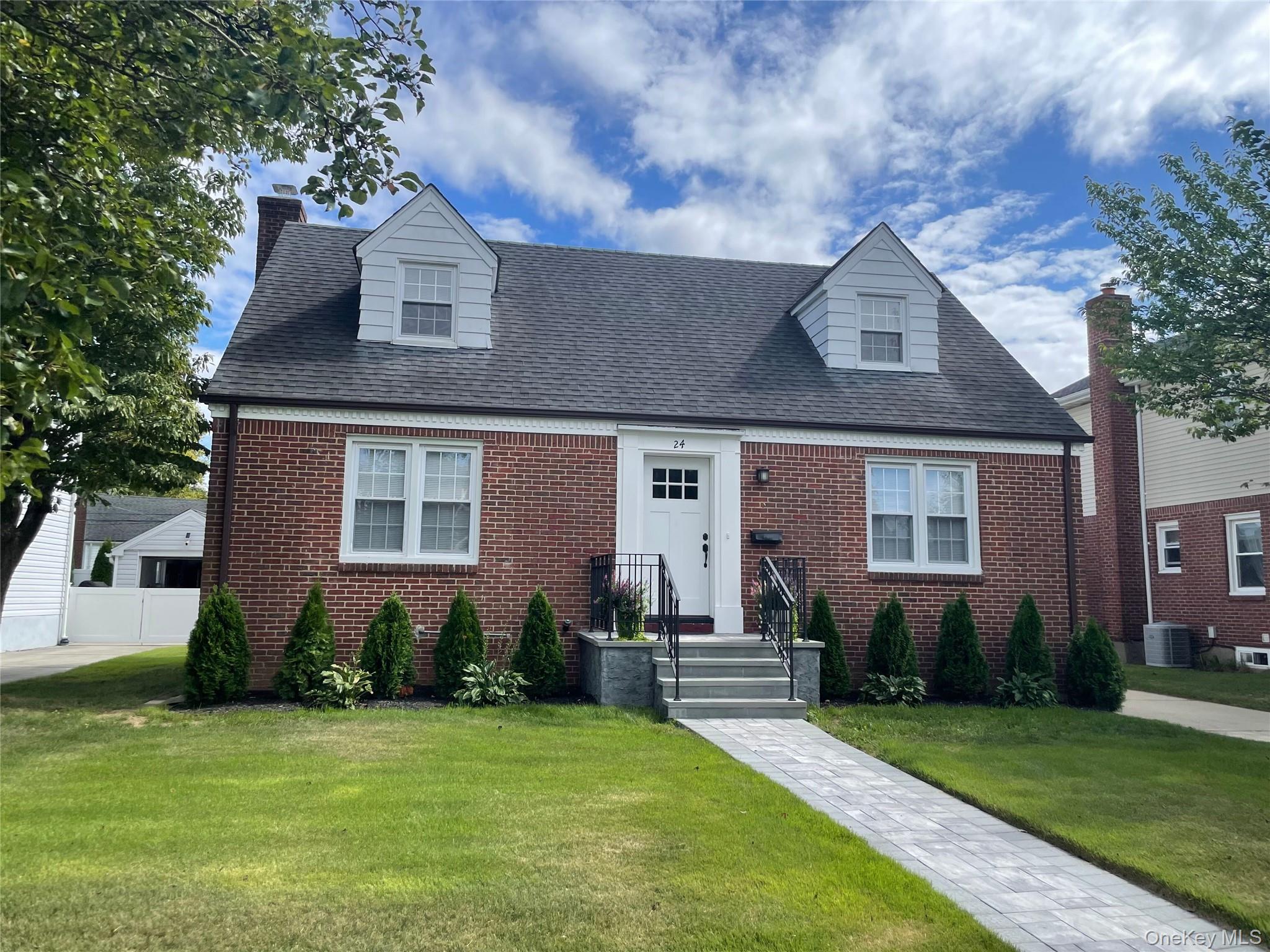 24 Tulip Ln, New Hyde Park, NY 11040, US | Buy, Sell, Rent, Analyze