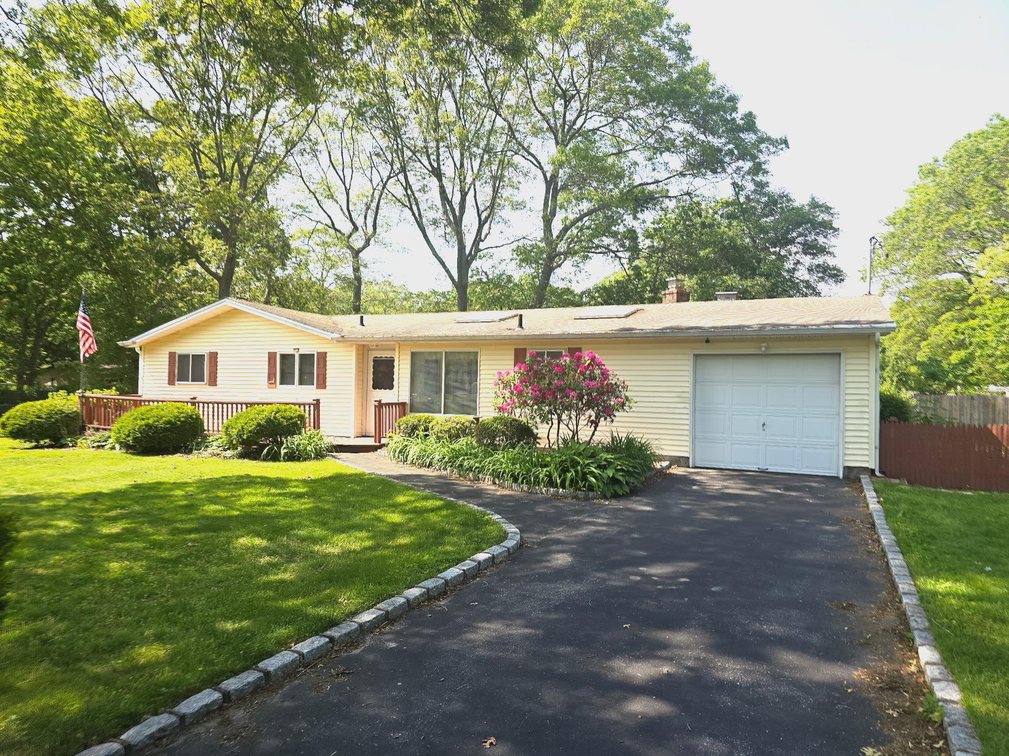 149 Crestwood Dr, Shirley, NY 11967, US | Buy, Sell, Rent, Analyze