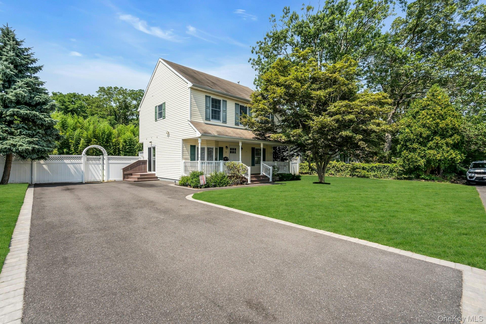11 Willyn Rd, Blue Point, NY 11715, US | Buy, Sell, Rent, Analyze
