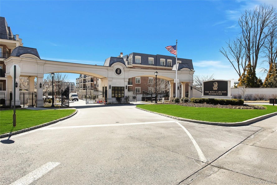 1000 Royal Ct Unit 1105, North Hills, NY 11040 for sale - Stessa