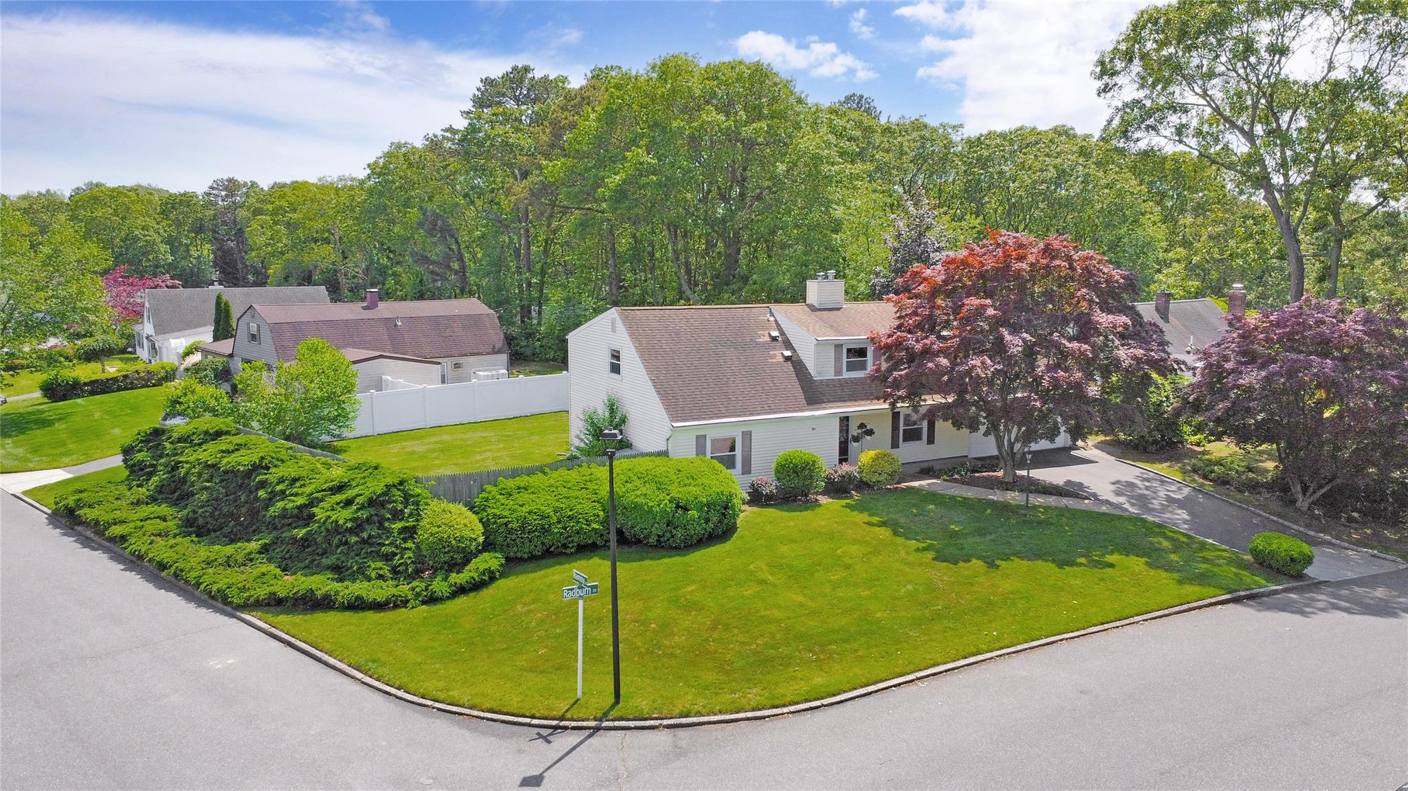 6 Radburn Dr, Farmingville, NY 11738, US | Buy, Sell, Rent, Analyze