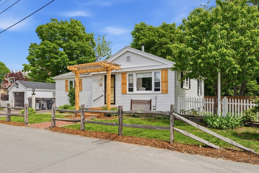 10 S Webster St, Haverhill, MA, 01835