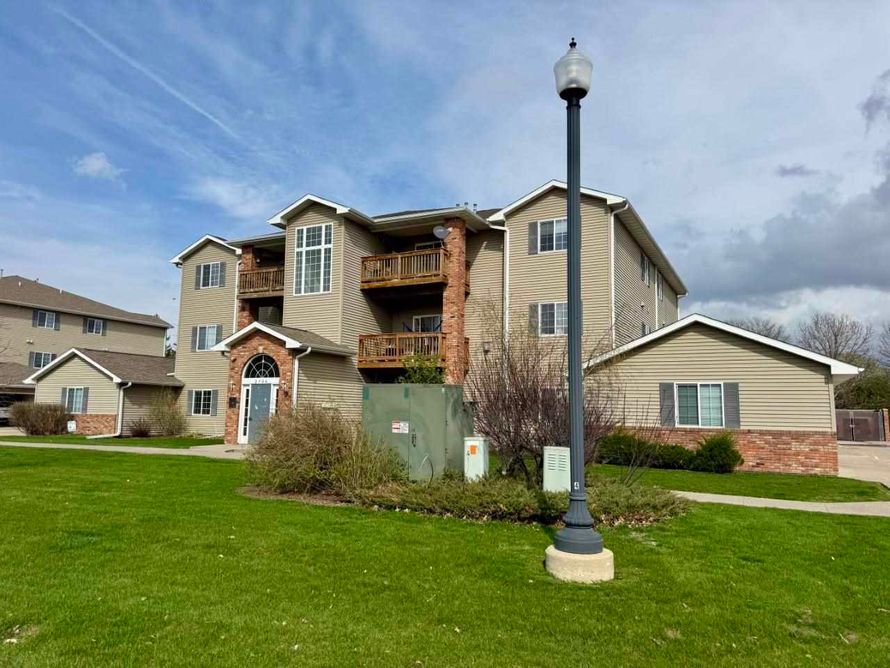 2706 Triple Crown Ln Unit 1, Iowa City, IA 52240 for sale - Stessa