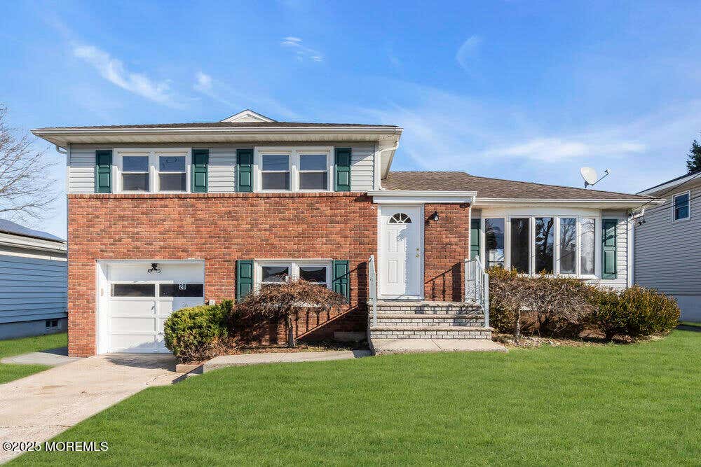 20 Dixon Drive, Woodbridge, NJ 07095, MLS #22500325 - Howard Hanna