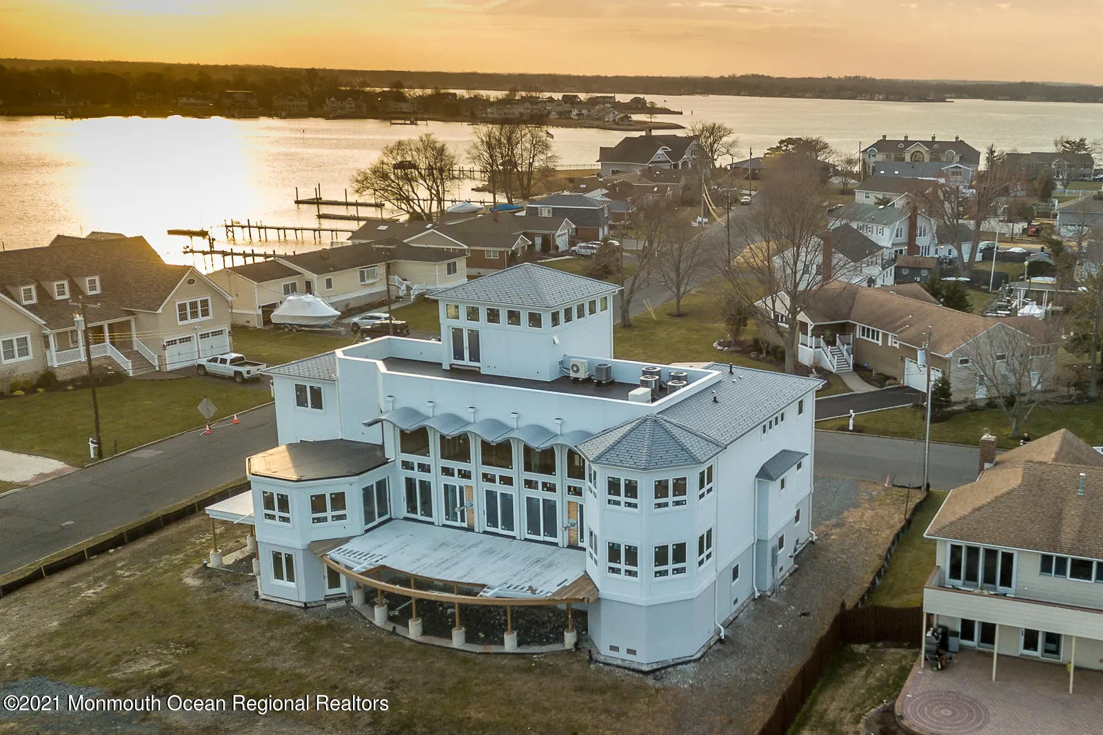 2755013728.jpeg?format=webp