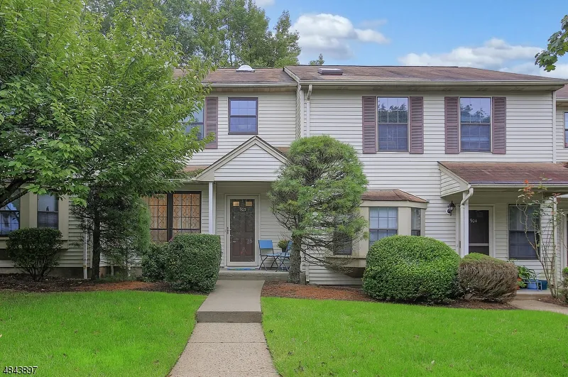 1062540404.jpeg?format=webp