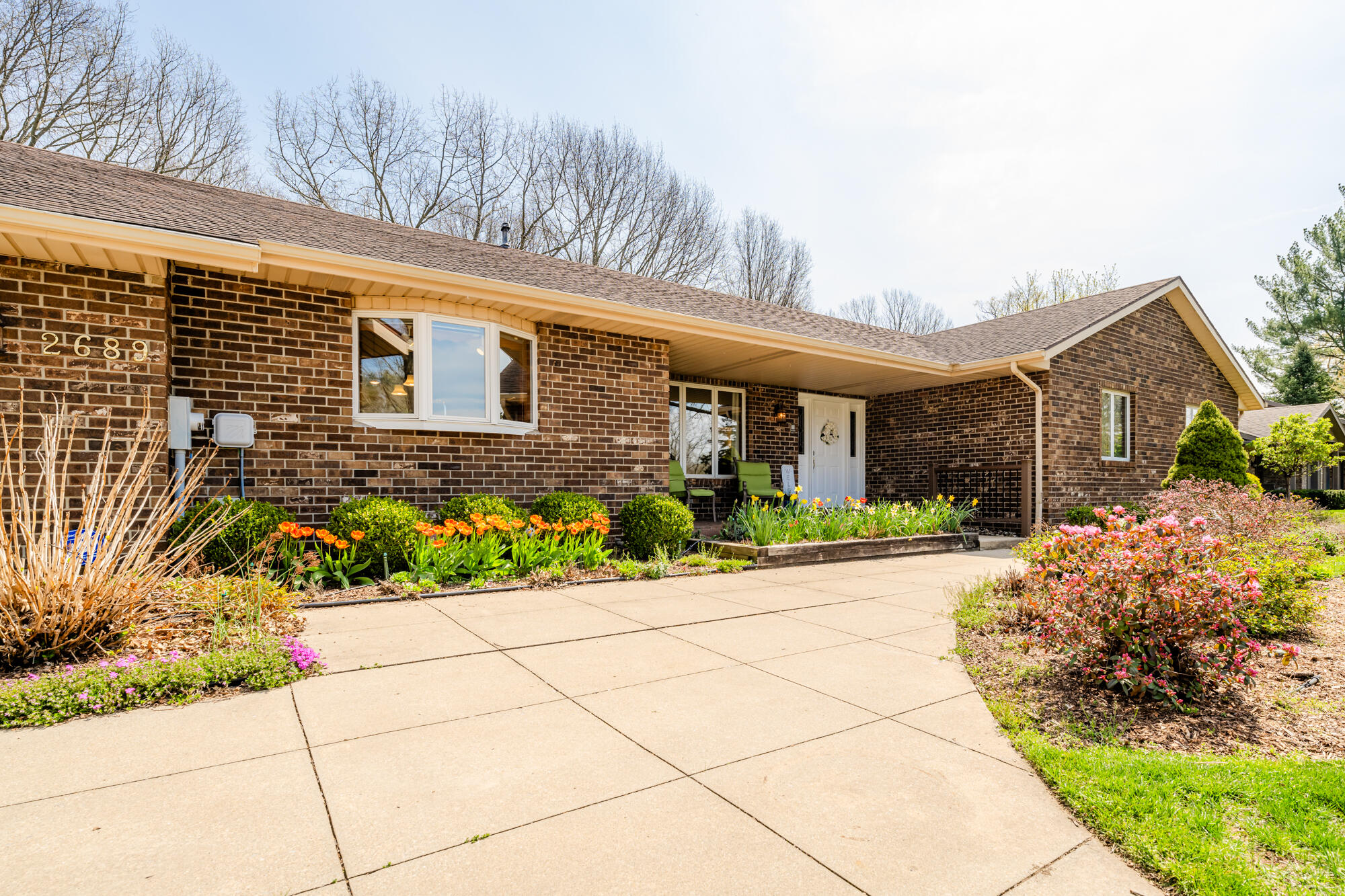 2689 Oakbrook Drive, St. Joseph, MI 49085 | MLS 24018423 | Listing ...