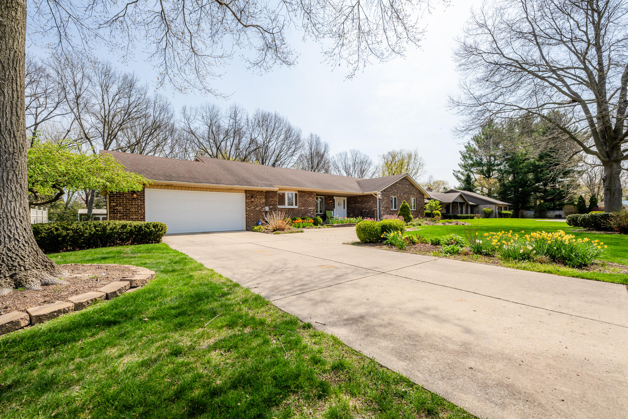 2689 Oakbrook Drive, St. Joseph, MI 49085 | MLS 24018423 | Listing ...