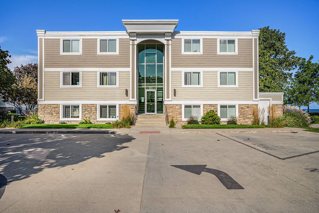 225 North Shore Drive, South Haven, MI 49090, MLS #23135703 - Howard Hanna