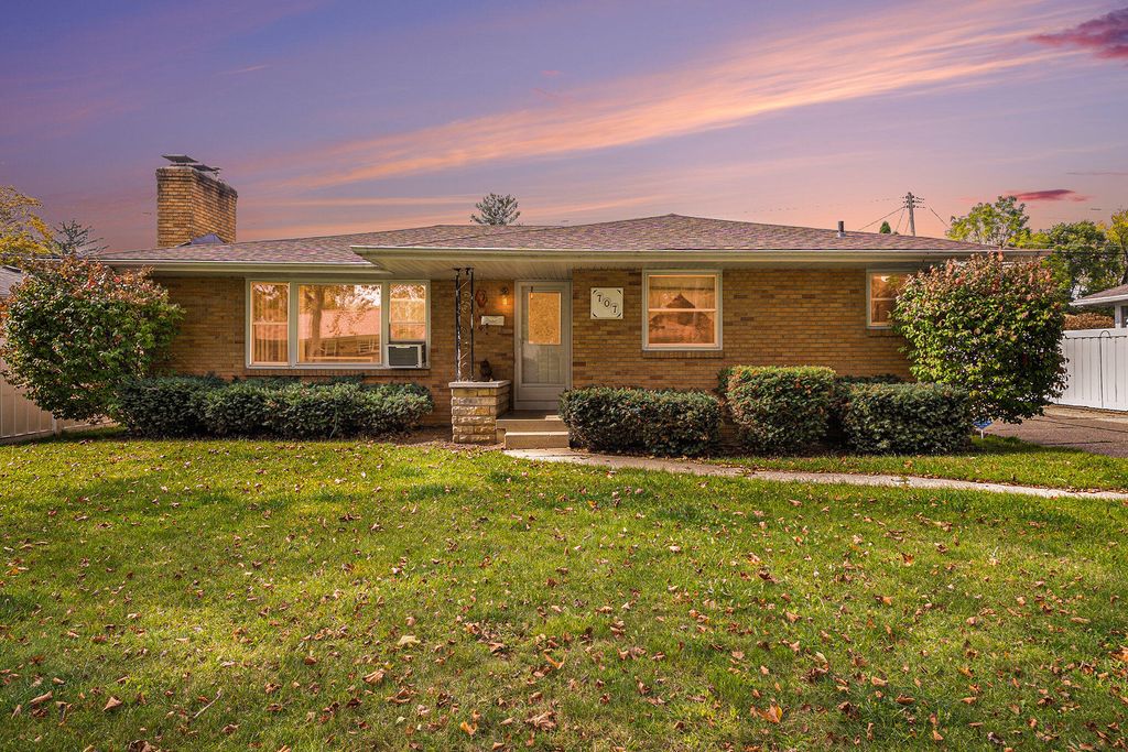 707 Larkspur Avenue NW, Grand Rapids, MI 49504, MLS #24016926 - Howard ...