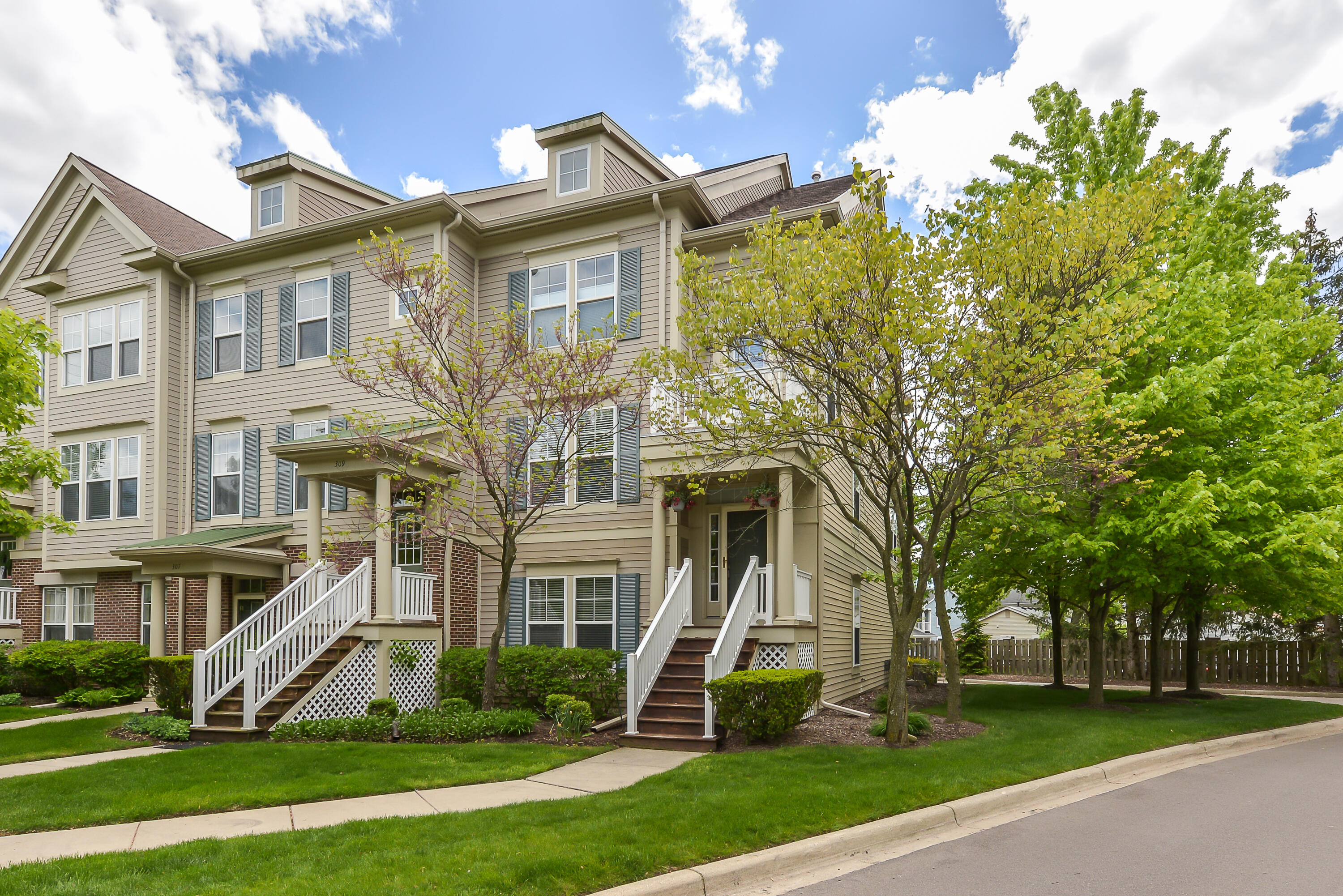 311 Red Ryder Drive Unit 15, Plymouth, MI 48170 | MLS 24023507 ...