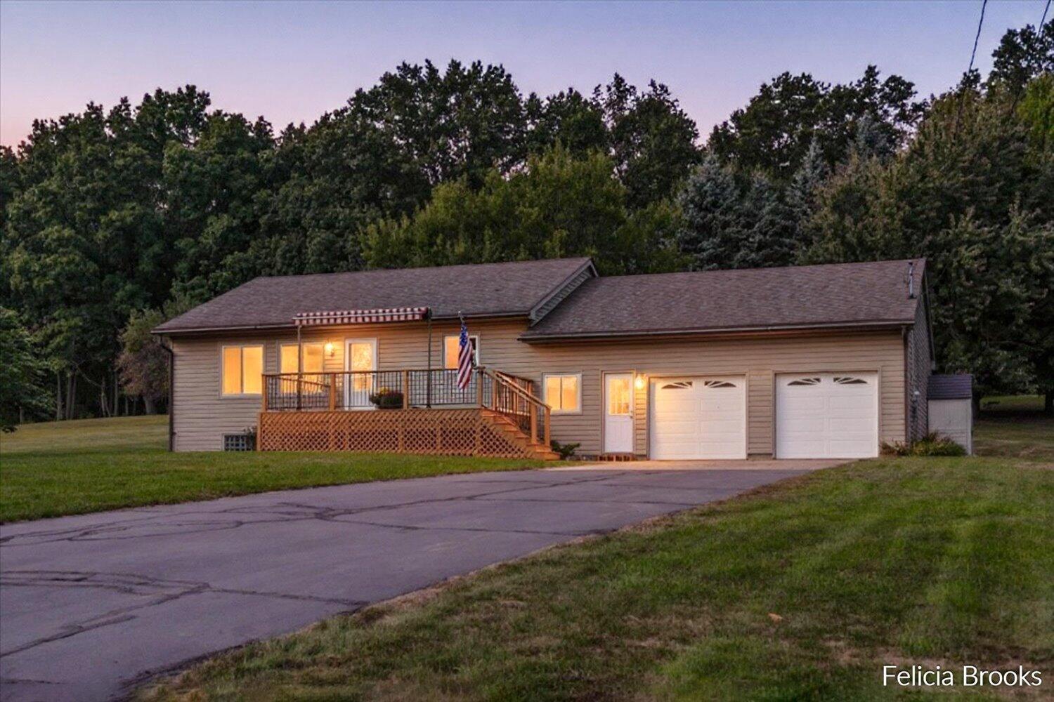 8119 Sunset Lane, Alto, MI 49302 | MLS 25046751 | Listing Information ...