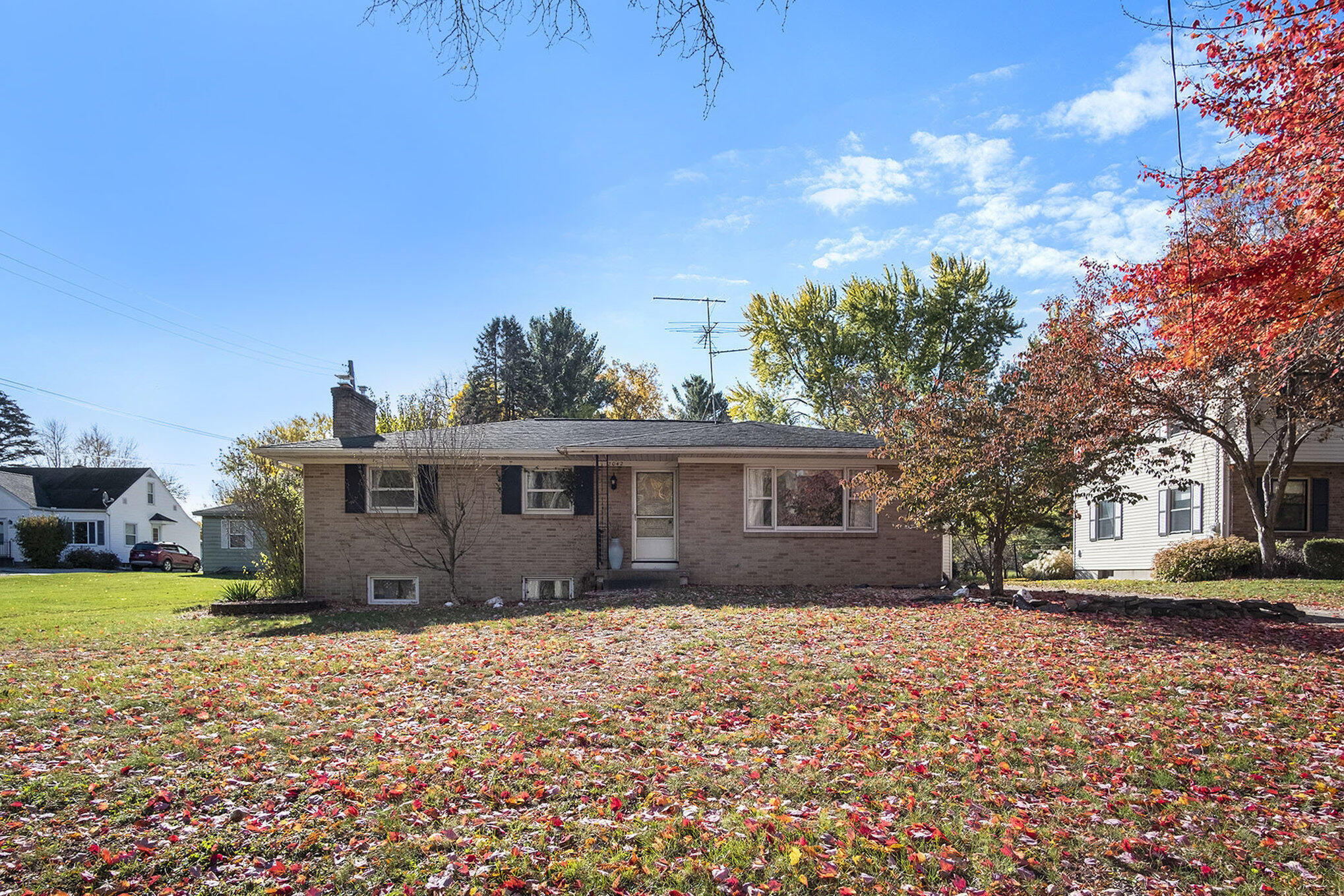 2042 Gordon Street NW, Grand Rapids, MI 49504 | MLS 25056702 | Listing ...
