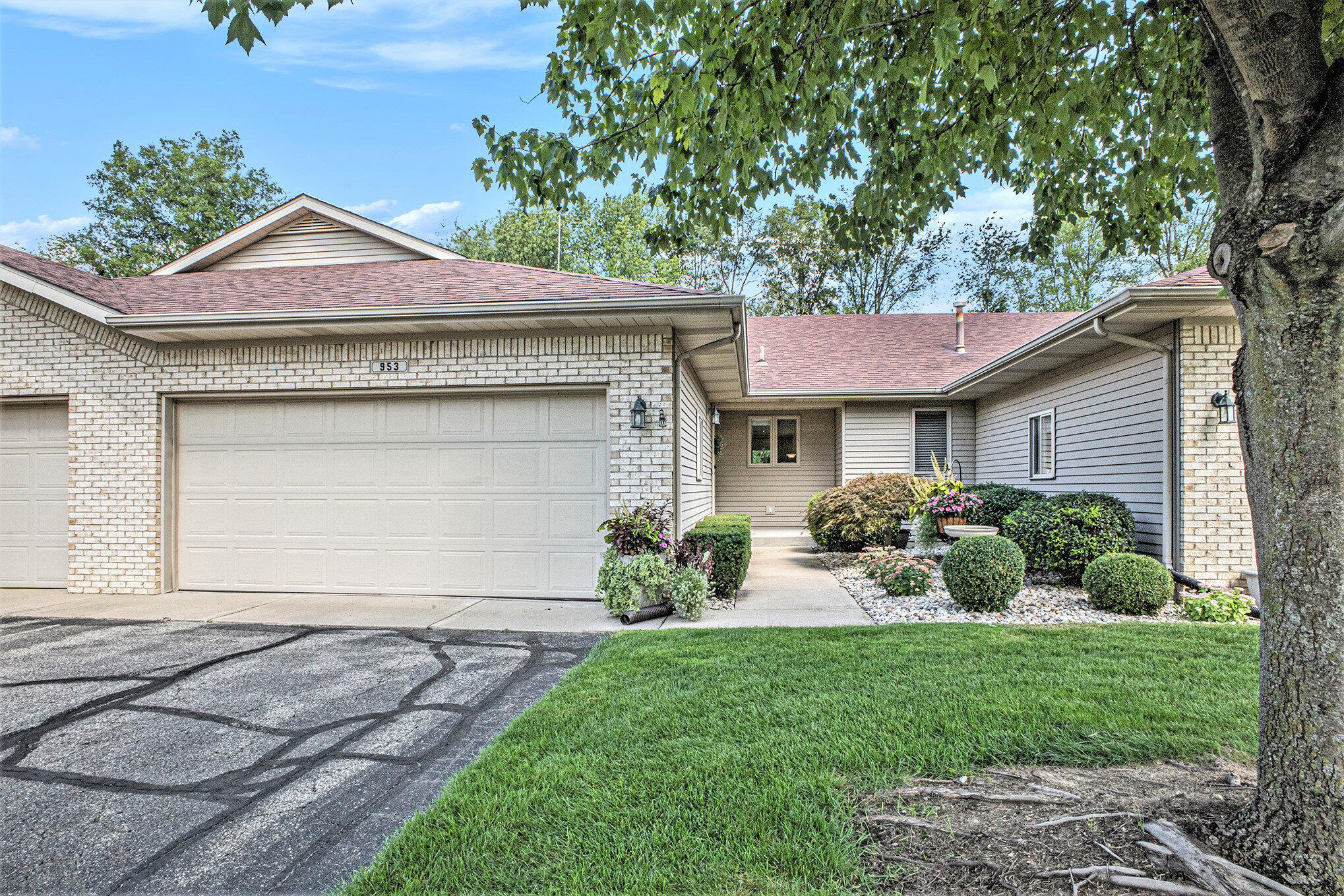 953 Amber View Drive SW, Byron Center, MI 49315 | MLS 25045328 ...