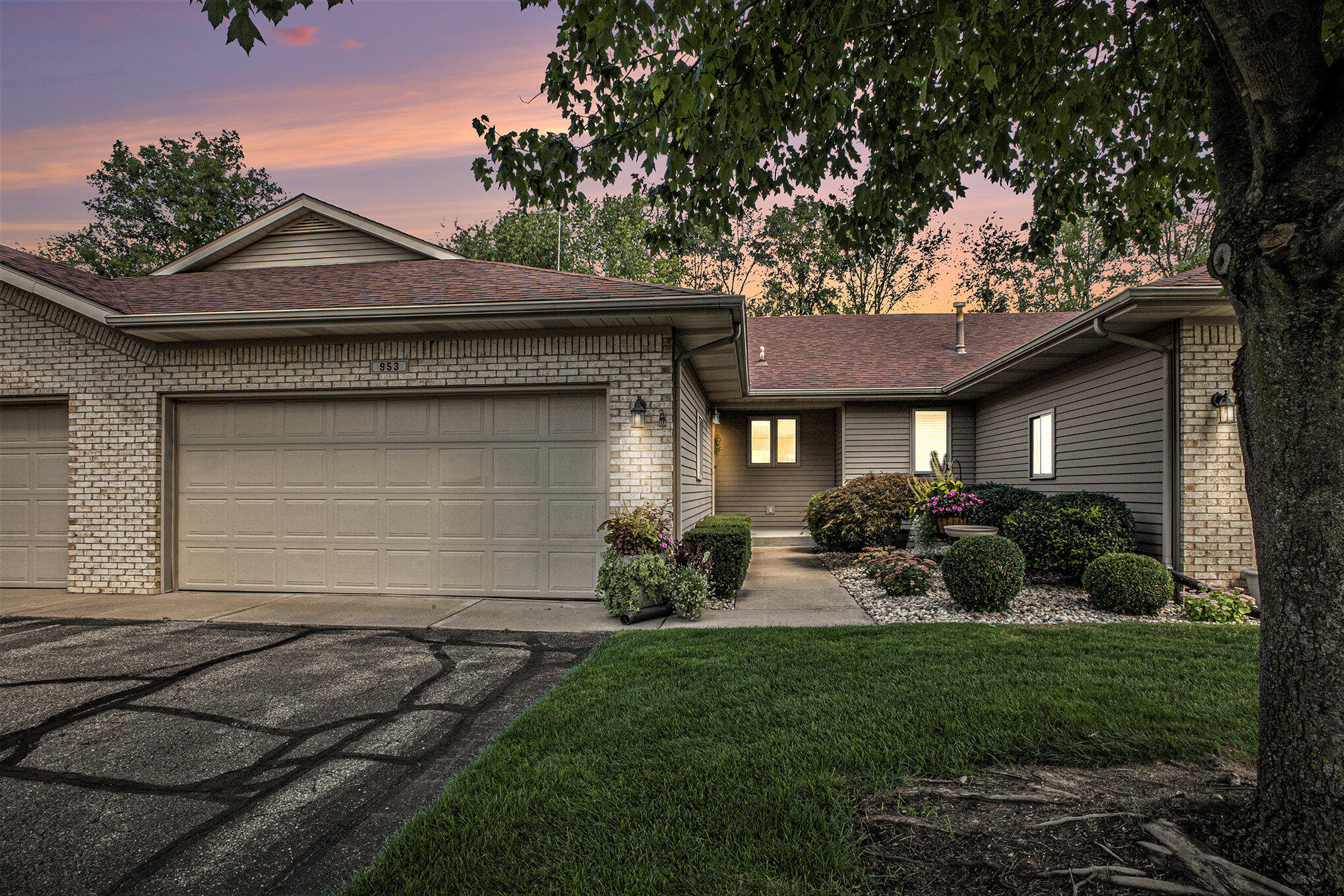 953 Amber View Drive SW, Byron Center, MI 49315 | MLS 25045328 ...