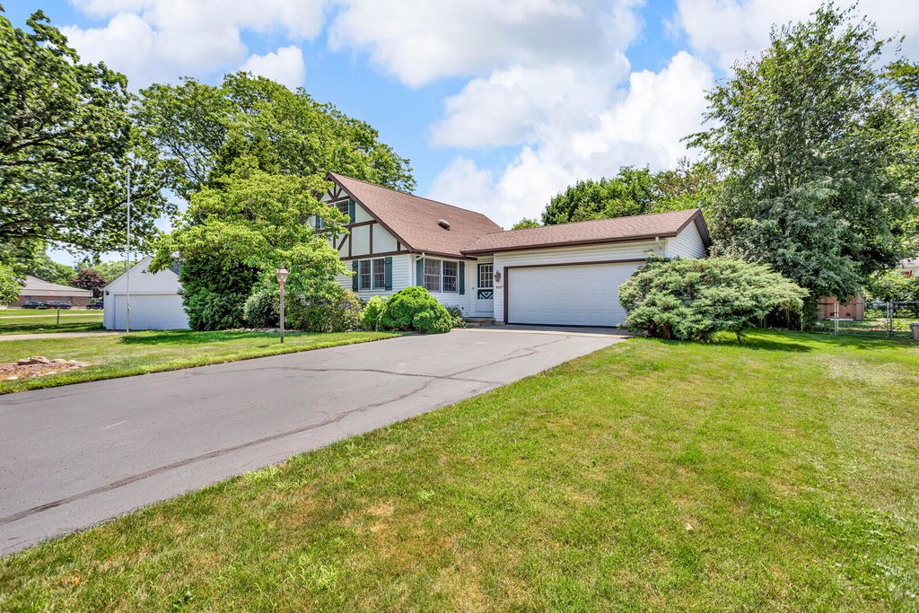 1007 Oak Grove Road, Jackson, MI 49203, MLS #25032122 - Howard Hanna