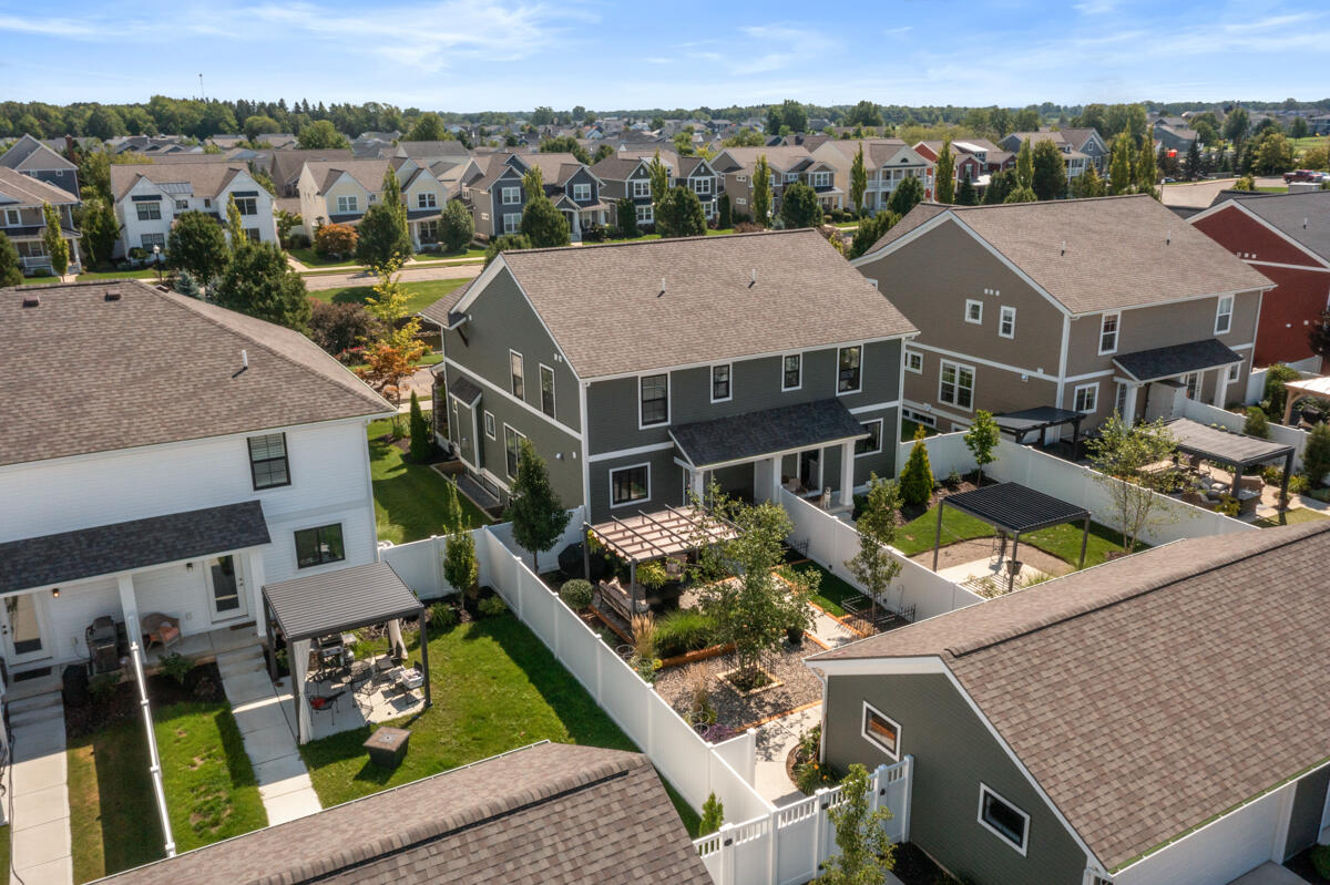 4707 Macatawa Legends Boulevard, Holland, MI 49424 | MLS 26001135 ...