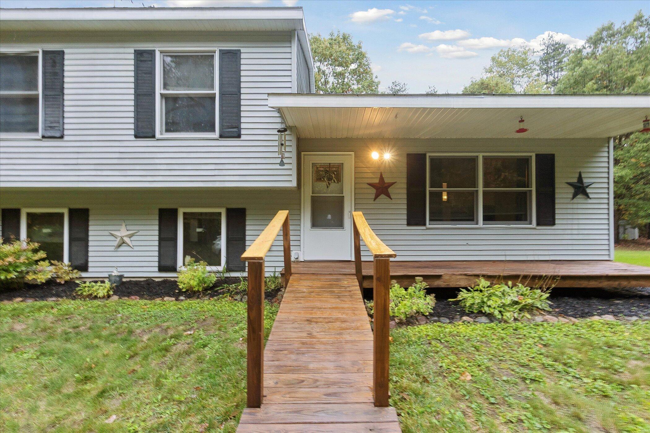 11905 E Spencer Road, Sumner, MI 48889 | MLS 25051788 | Listing ...