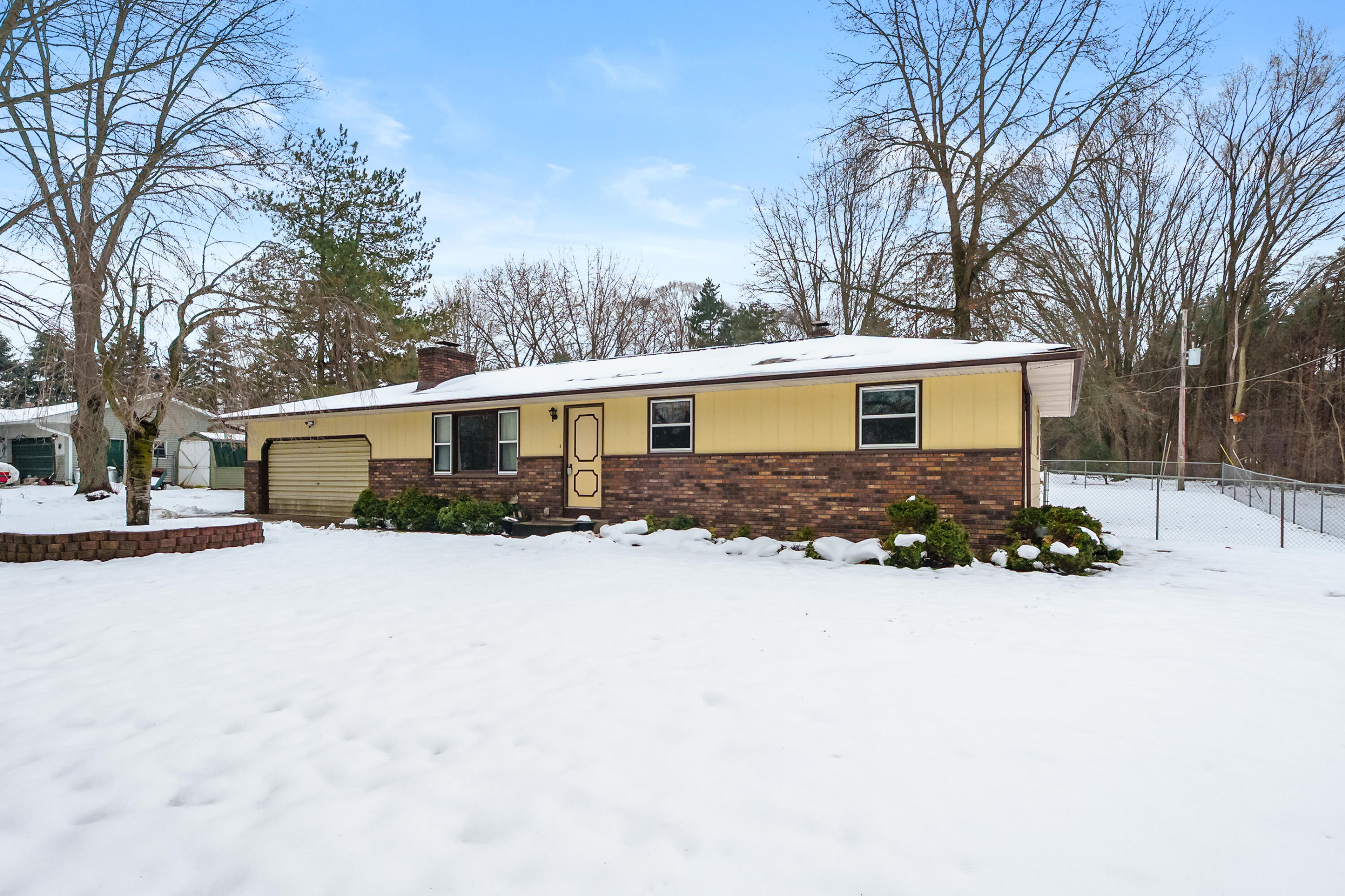 806 E 4th Street, Lawton, MI 49065 | MLS 26000686 | Listing Information ...