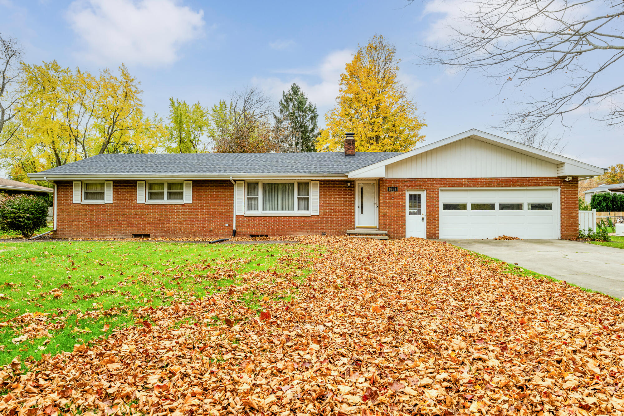 1884 Acorn Drive, St. Joseph, MI 49085 | MLS 23141699 | Listing ...