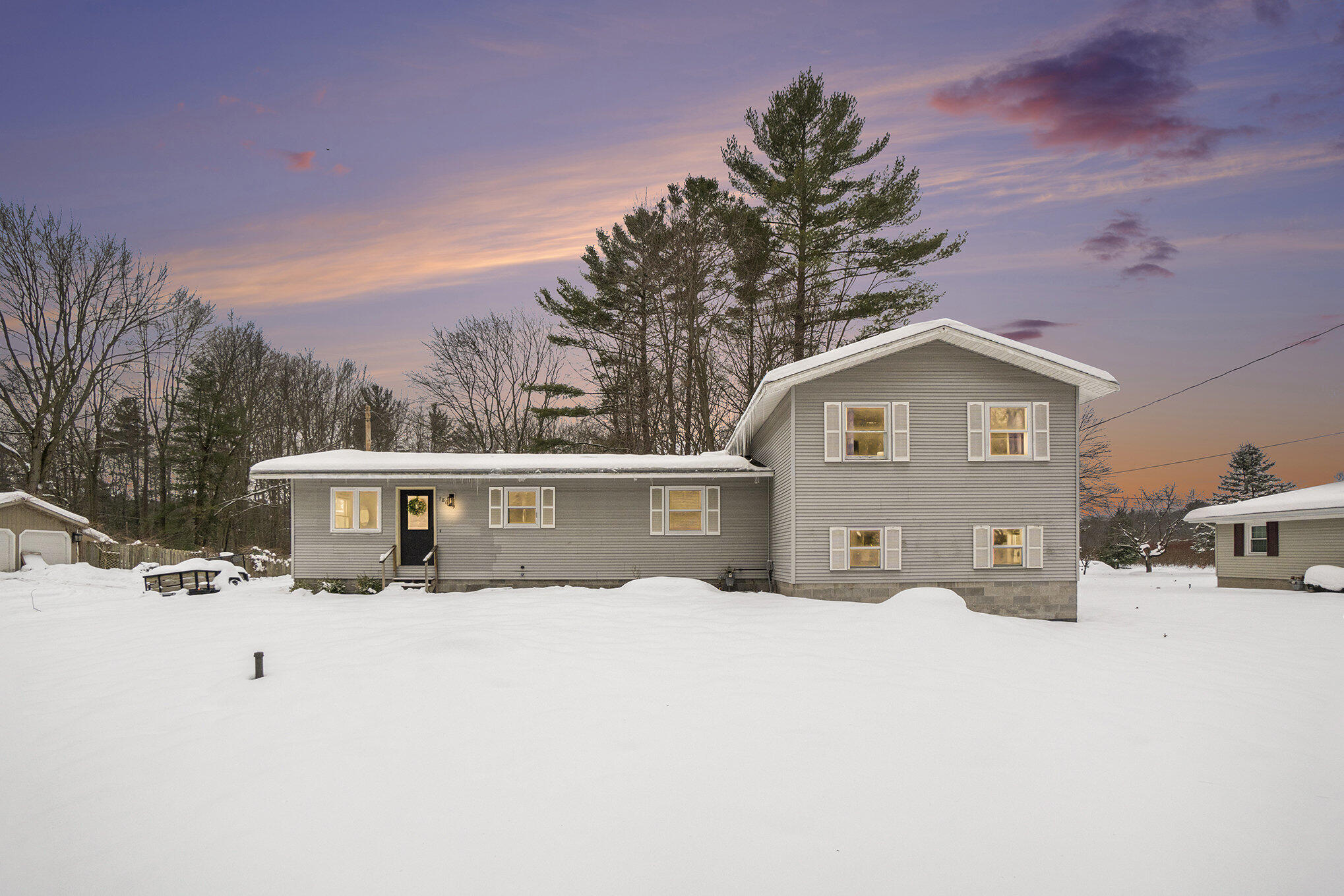 18689 W Spring Lake Road, Spring Lake, MI 49456 | MLS 25061432 ...
