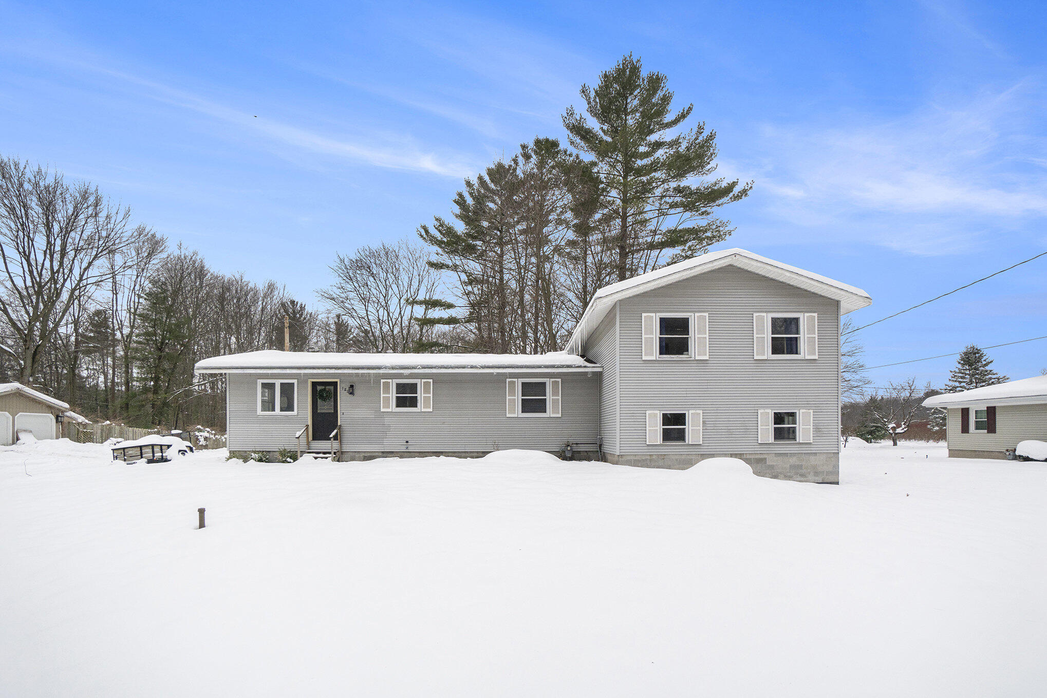 18689 W Spring Lake Road, Spring Lake, MI 49456 | MLS 25061432 ...