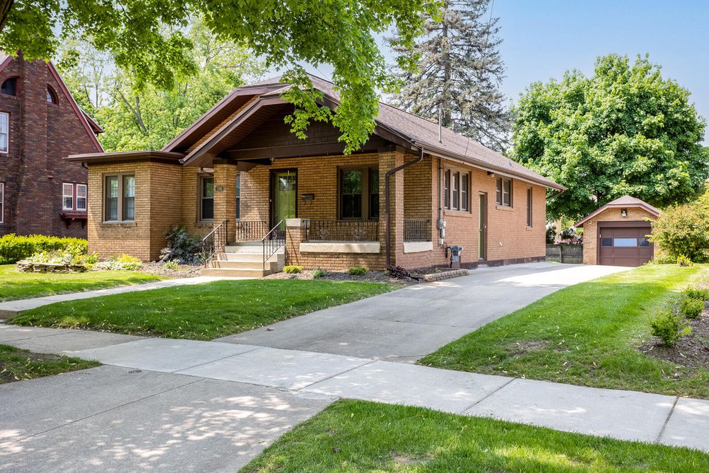 106 S Higby Street, Jackson, MI 49203, MLS #23017109 - Howard Hanna