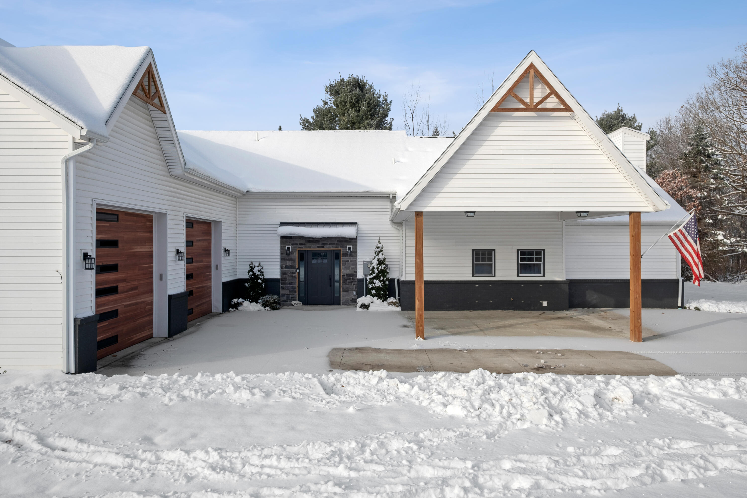 9815 Snow Pointe Drive SE, Alto, MI 49302 | MLS 25060557 | Listing ...