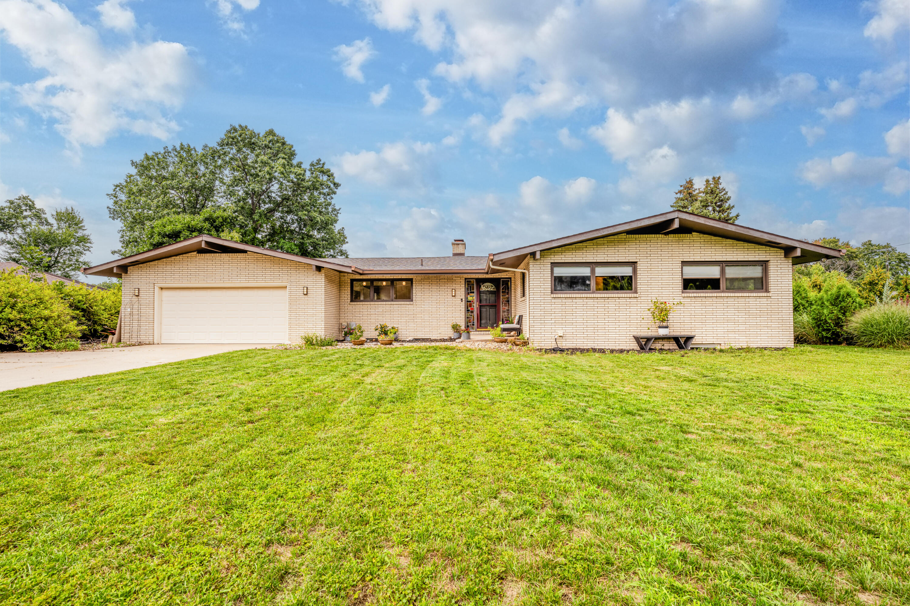 2832 Sandra Terrace, St. Joseph, MI 49085 | MLS 23028258 | Listing ...