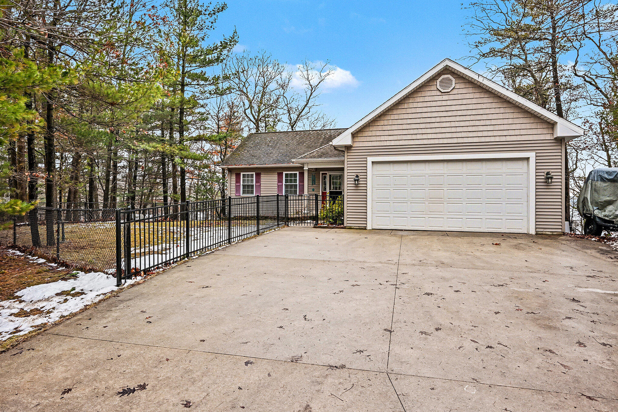 1828 W Arrowhead Trail, Allegan, MI 49010 | MLS 26000946 | Listing ...