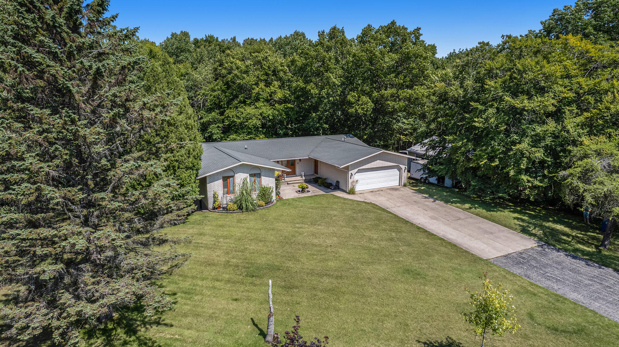 1940 Red Apple Road, Manistee, MI 49660 | MLS 23030776 | Listing ...