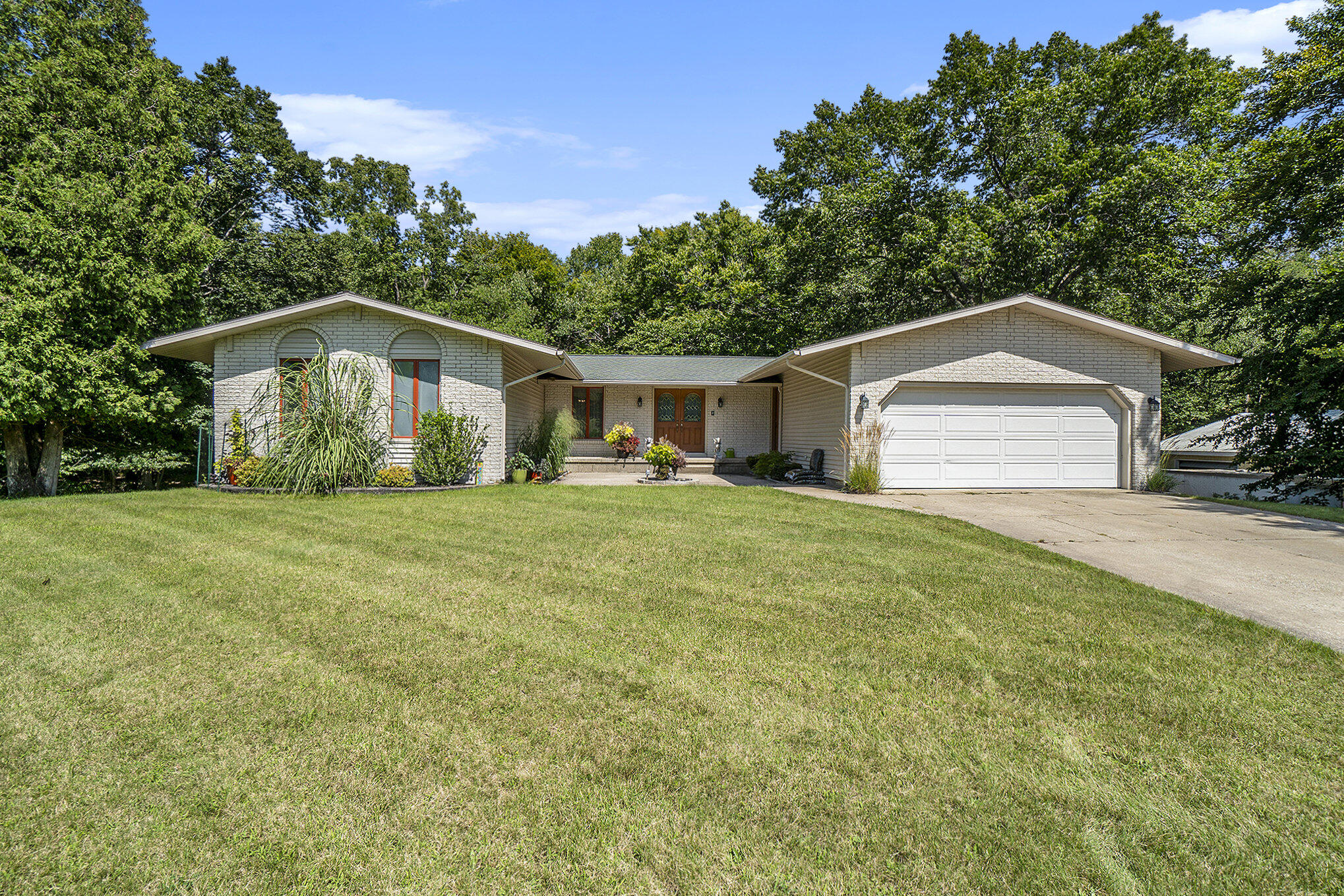 1940 Red Apple Road, Manistee, MI 49660 | MLS 23030776 | Listing ...