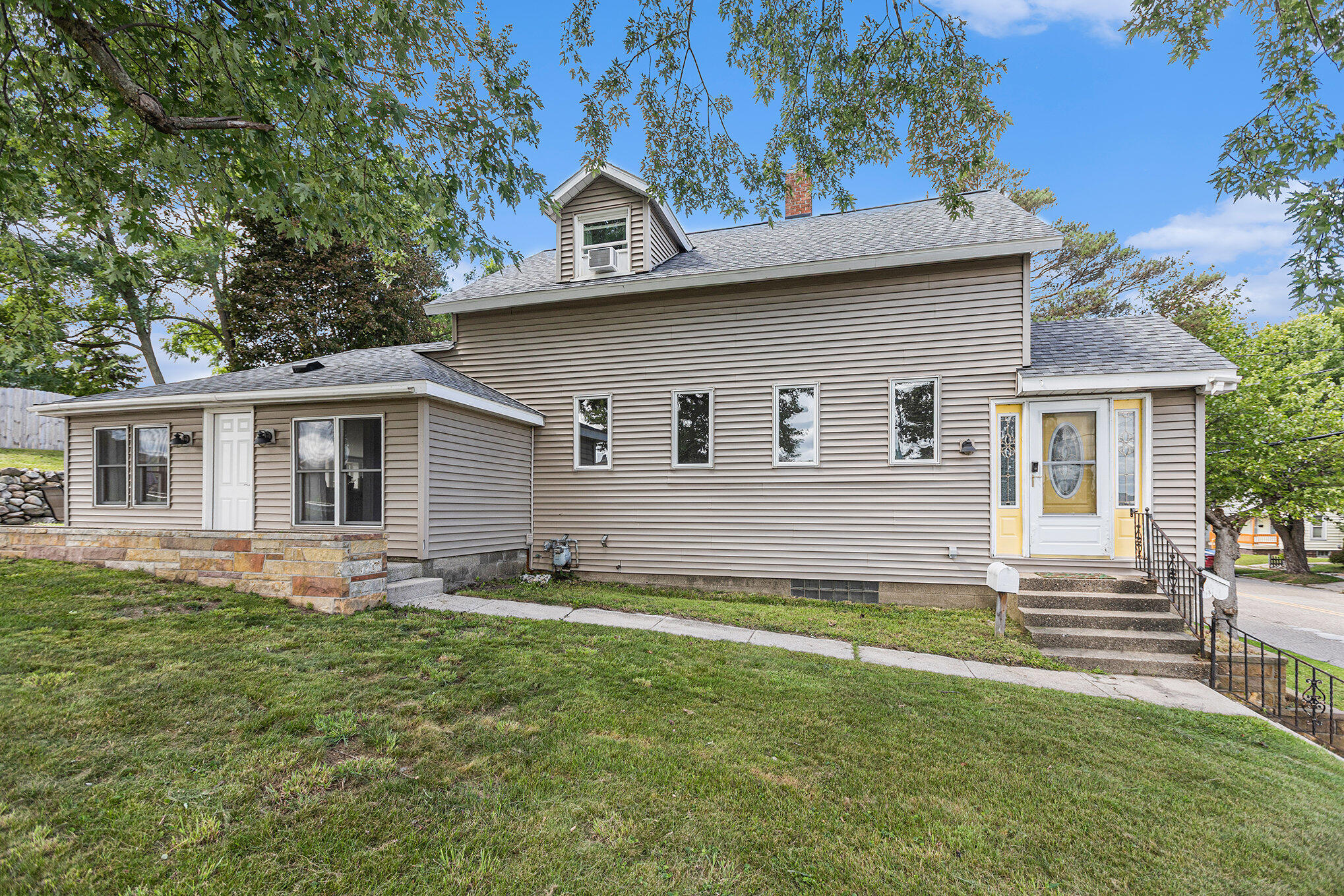 217 5th Avenue, Manistee, MI 49660 | MLS 25043466 | Listing Information ...